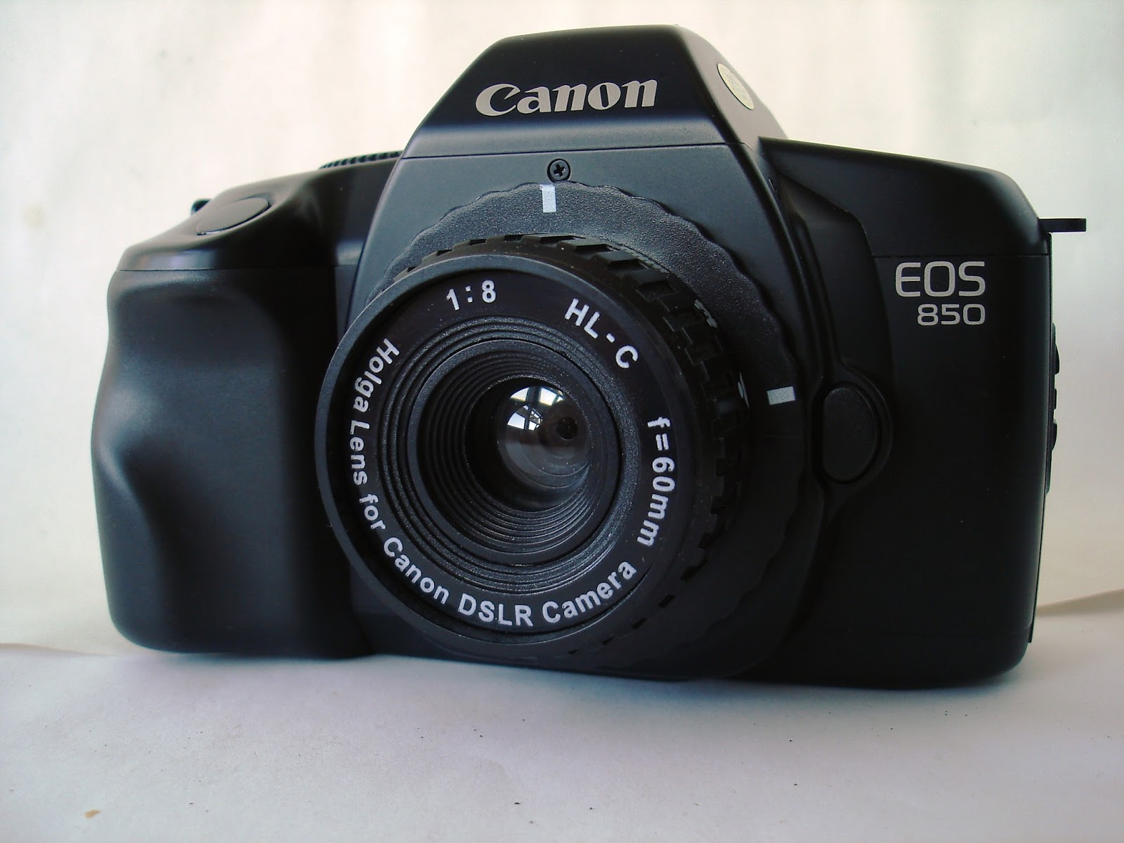 Old camera collection: Canon EOS 850, an only automatic SLR?