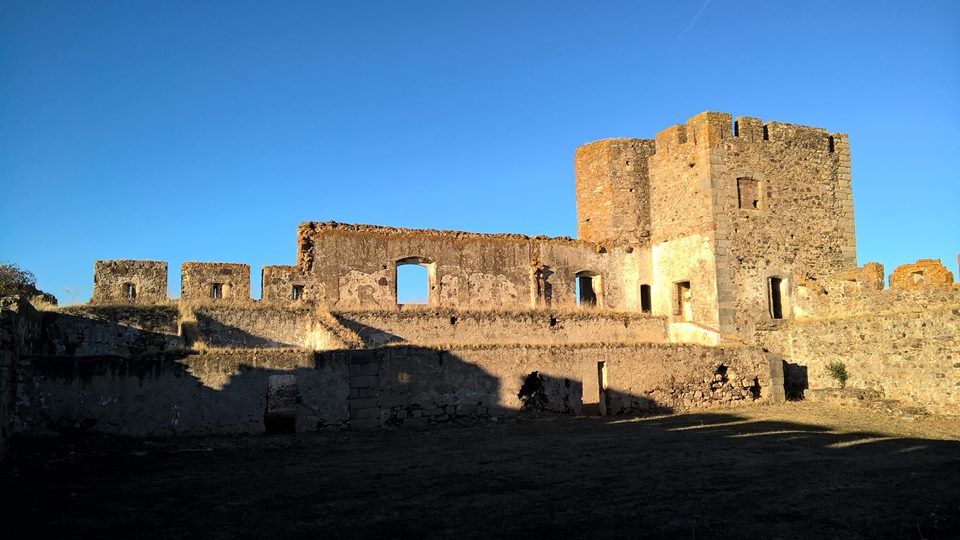 O melhor Alentejo do Mundo: Castelo de Valongo ( Évora )