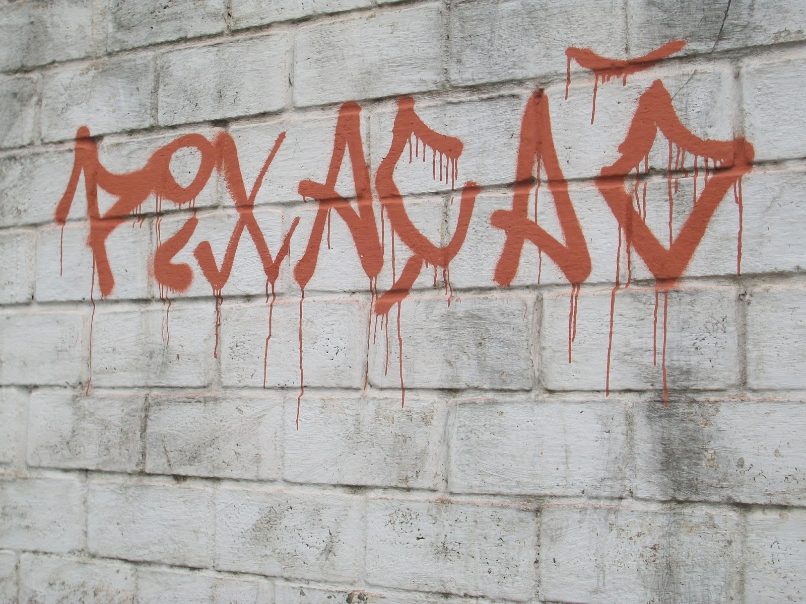 Rua Corona: Pixação...