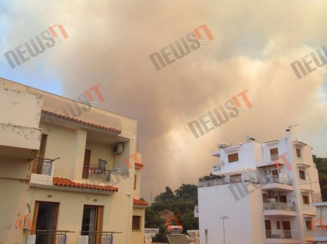 ΕΚΤΑΚΤΟ: ΜΕΓΑΛΗ ΦΩΤΙΑ ΣΤΟΝ ΥΜΗΤΤΟ! ΠΝΙΓΟΝΤΑΙ ΑΠΟ ΤΟΥΣ ΚΑΠΝΟΥΣ ΒΥΡΩΝΑΣ ...
