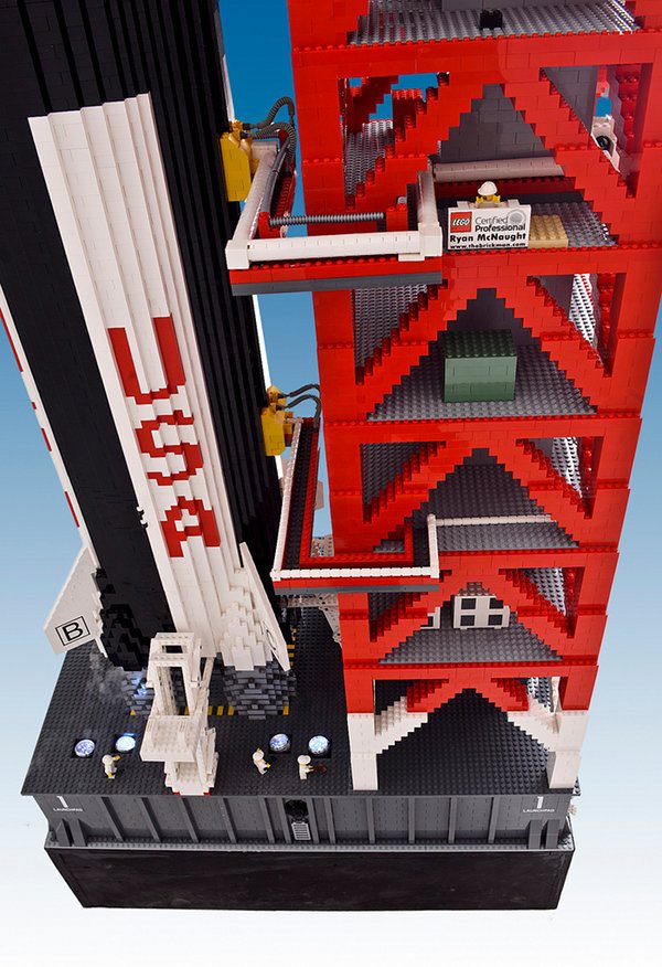 Une fusée de presque 6 mètres en légo - L'assurance d'une vie meilleure ...