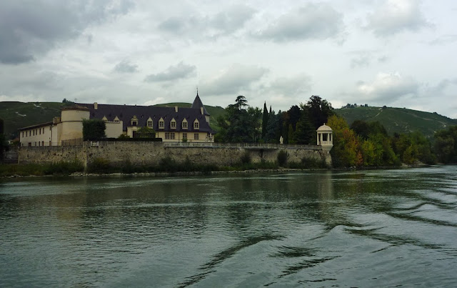 Skûtsje Zonder Zorg: The Rhône from Lyon to Avignon
