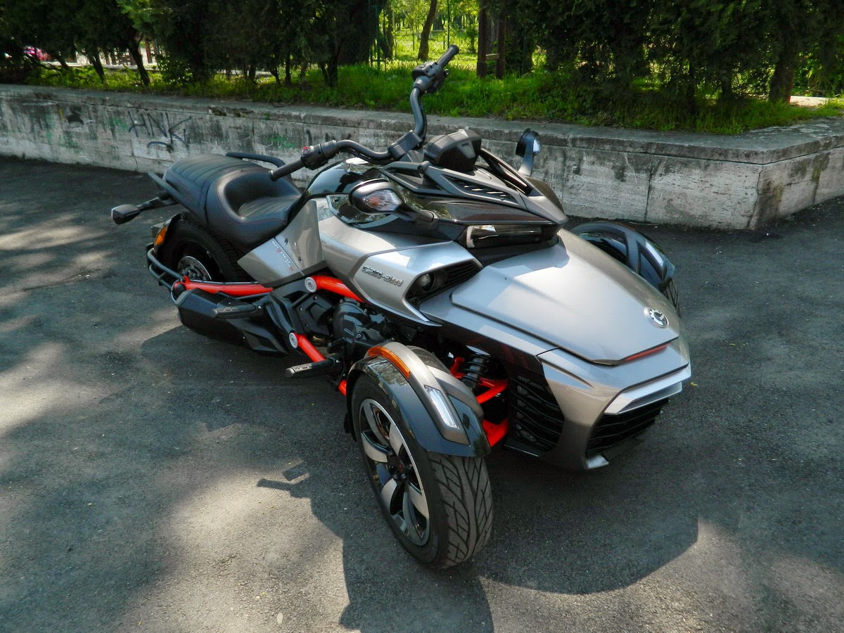 LA MULTI ANI, ROMANIA!: Motocicleta cu trei roti