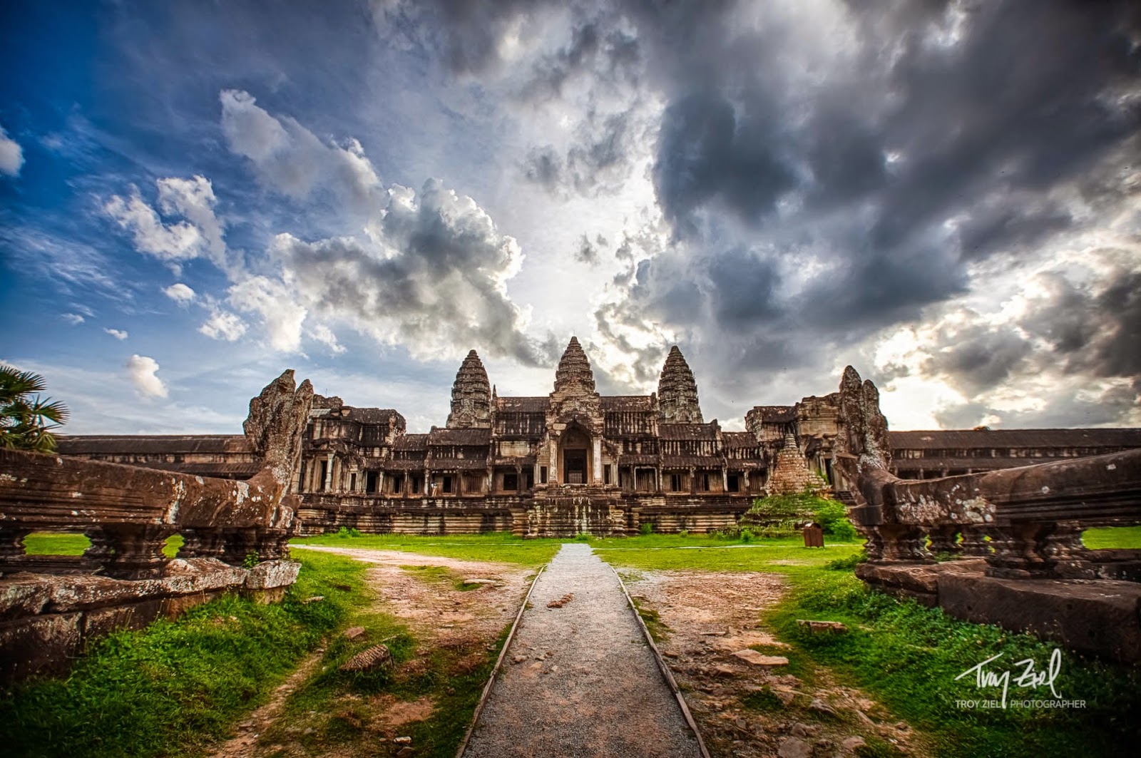 Angkor Wat (Khmer: អង្គរវត្ត)