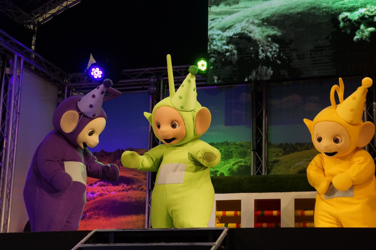 Wave to Mummy: February 2017