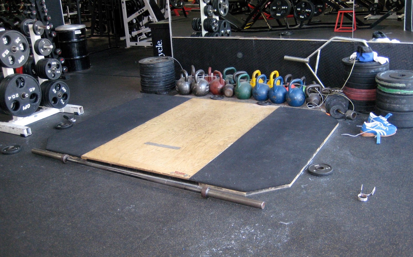 The Thoughts of a Big Brown Bear....: How to Build a Weightlifting Platform