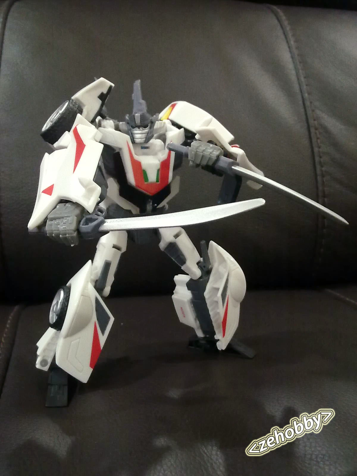 Zehobby: ~ Transformers Prime Wheeljack (Robot mode)