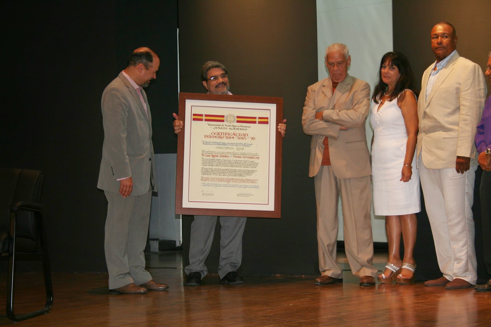Luis Rafael Sanchez inaugura la Sala que Albergará su Colección Personal.