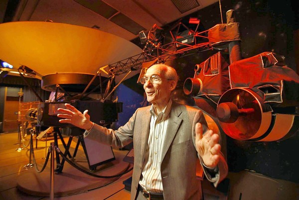 Philosophy of Science Portal: Voyager 1 and Ed Stone