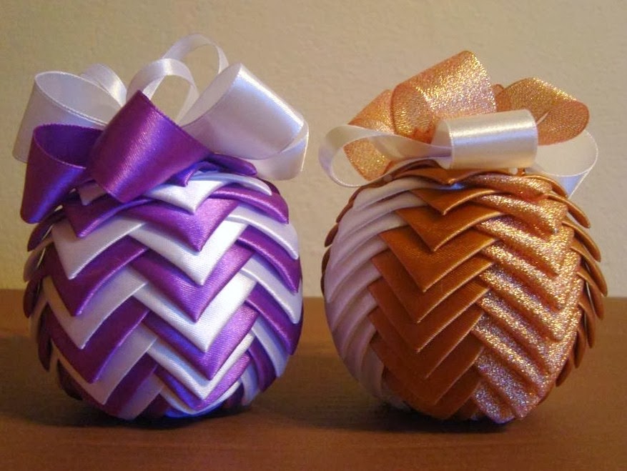 Life is your creation: DIY: BOMBKA świąteczna ze wstążek