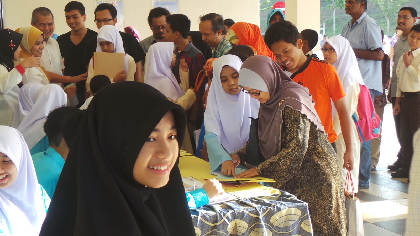 cikgu azhar: HARI PENDAFTARAN MRSM PARIT (THE NEW DAY OF HOSTEL LIFE)