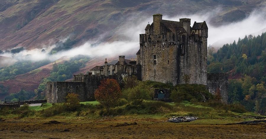 Il castello usato in Highlander e Sherlock Holmes ! Wow, che atmosfera ...