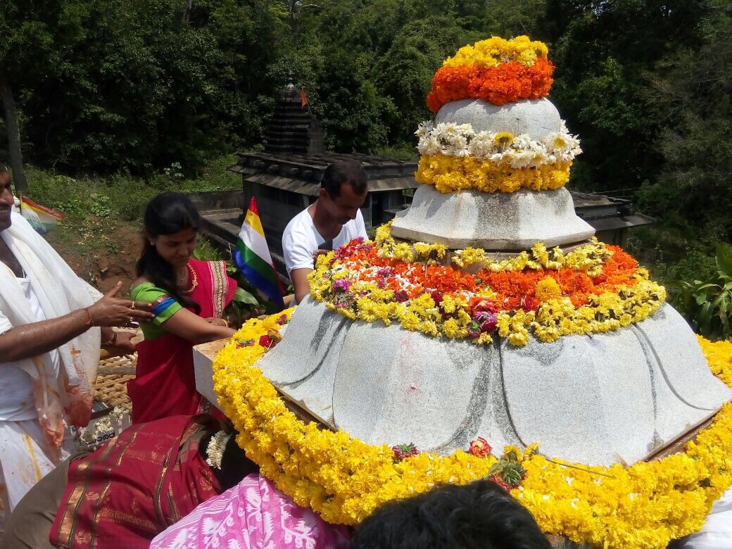 Swadi Jain Mutt: Manastambopari Jinabimba Stapana....