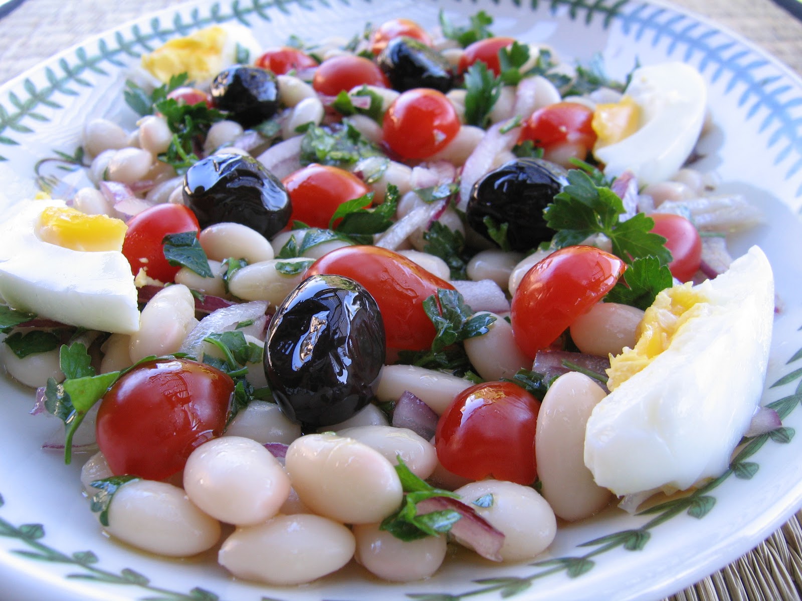 Yasemin's Kitchen: White Bean Salad - Piyaz