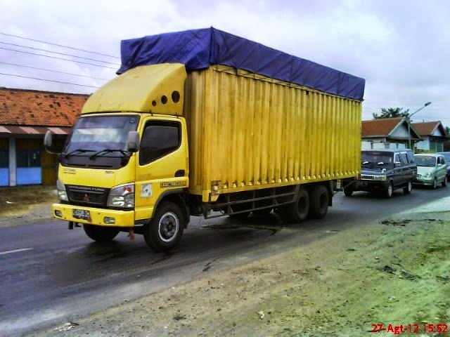Modifikasi Truck Mitsubishi Colt Diesel Tronton 10 Roda