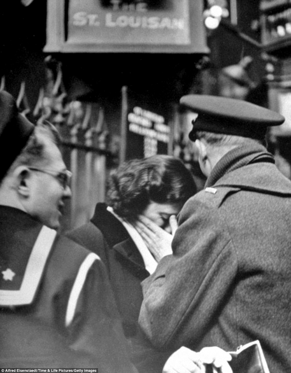 History in Photos: Saying Goodbye