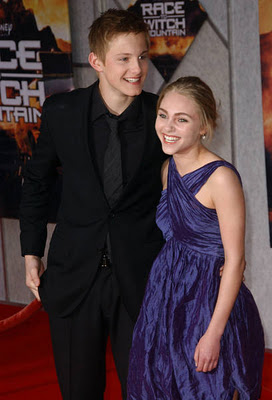 Super Hollywood: AnnaSophia Robb Boyfriend Pics And Wallpapers