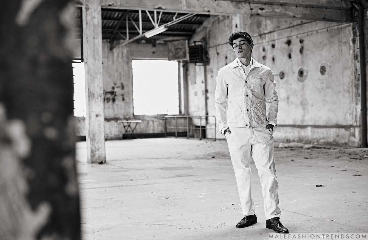 Federico Russo para L'Uomo Vogue por Lorenzo Bringheli