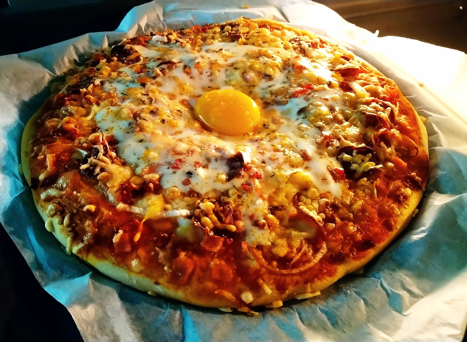 PIZZA ATÓMICA (Con chorizo y huevo)