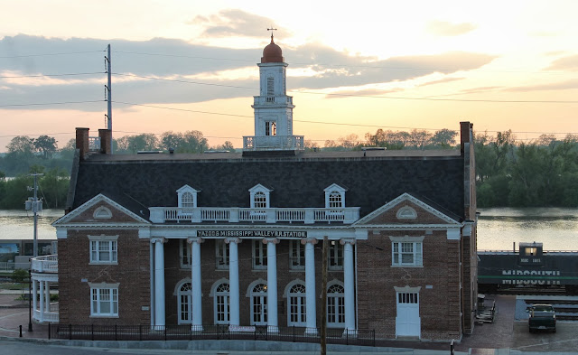Hoorahoopti Away: Vicksburg Riverfront Murals & Round the Town ...