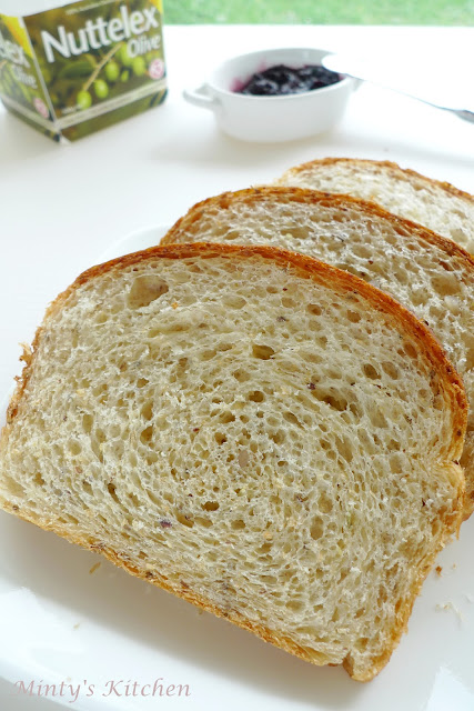 Minty's Kitchen: Wholemeal Multi Seed Bread