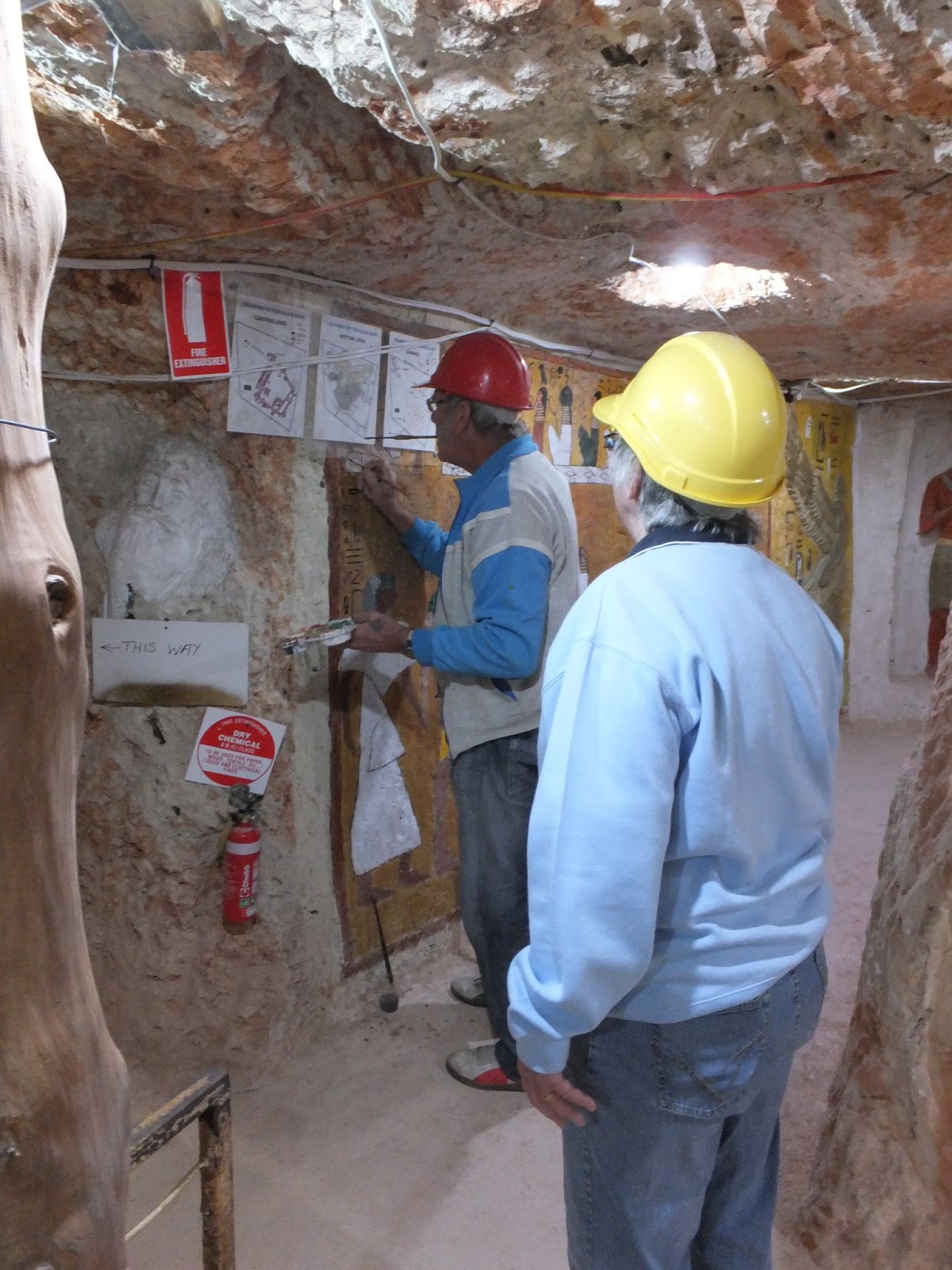 "THE LEYLAND SISTERS": LIGHTNING RIDGE - POPULATION: