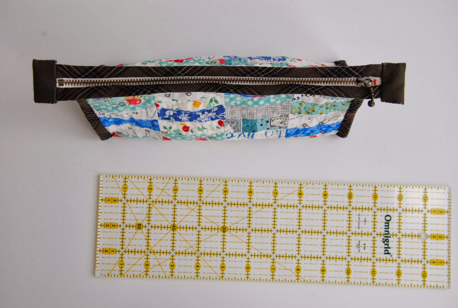 1/4" mark: A new triangle patchwork zippered pouch