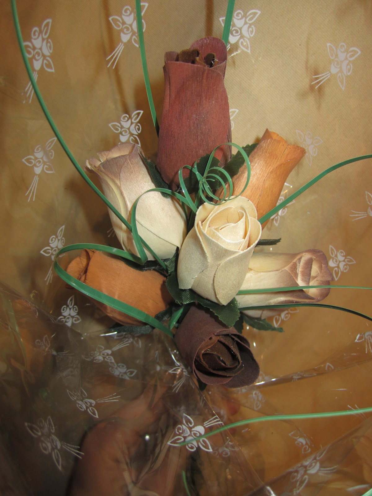 NONES: ROSAS DE MADERA