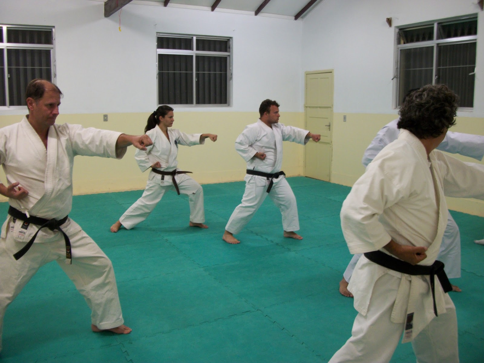 Projeto Formando o Amanhã: O Karate-Do Tradicional