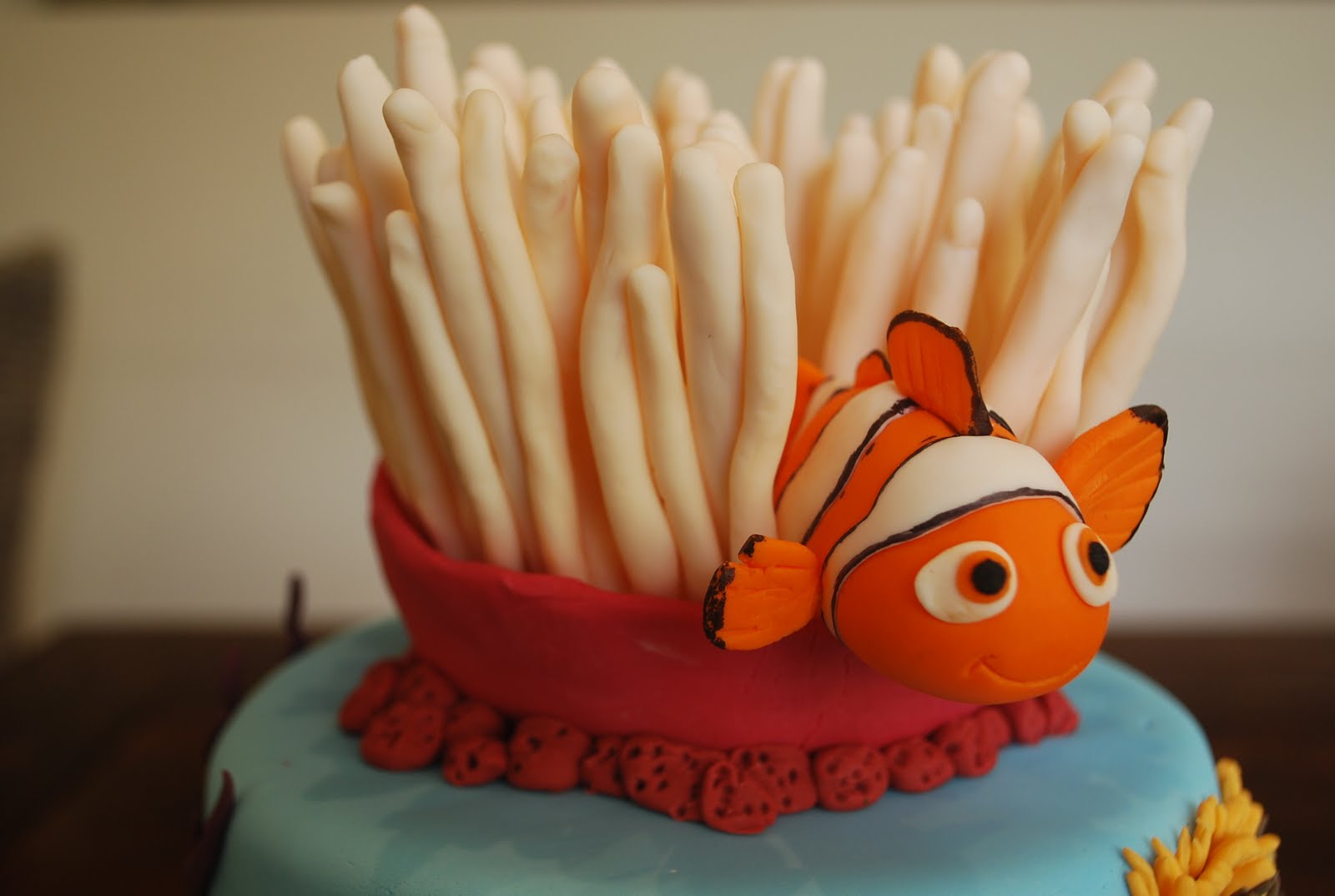 i eat sweet: Finding Nemo cake & cupcakes