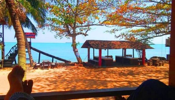 Teratak Rehat Atie Ira Chalet D'Pantai Pengkalan Balak Melaka.