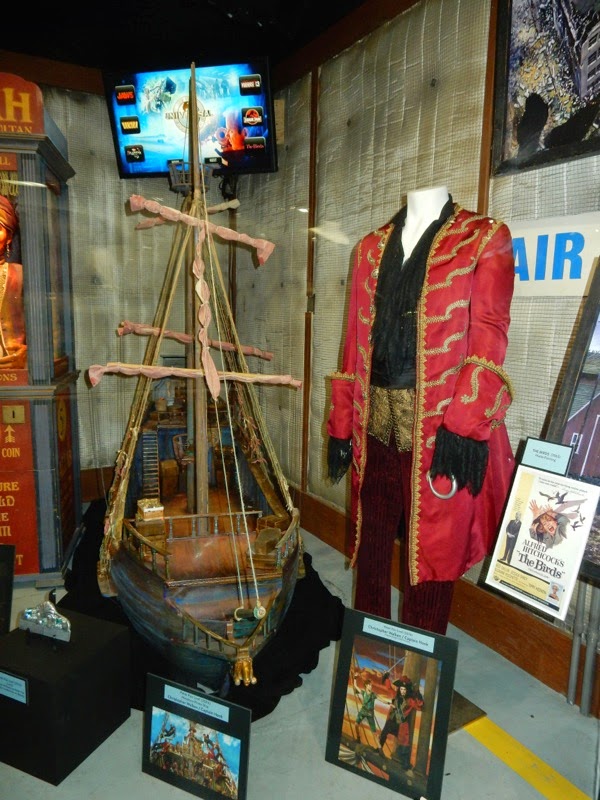 Hollywood Movie Costumes and Props: Christopher Walken's Captain Hook ...