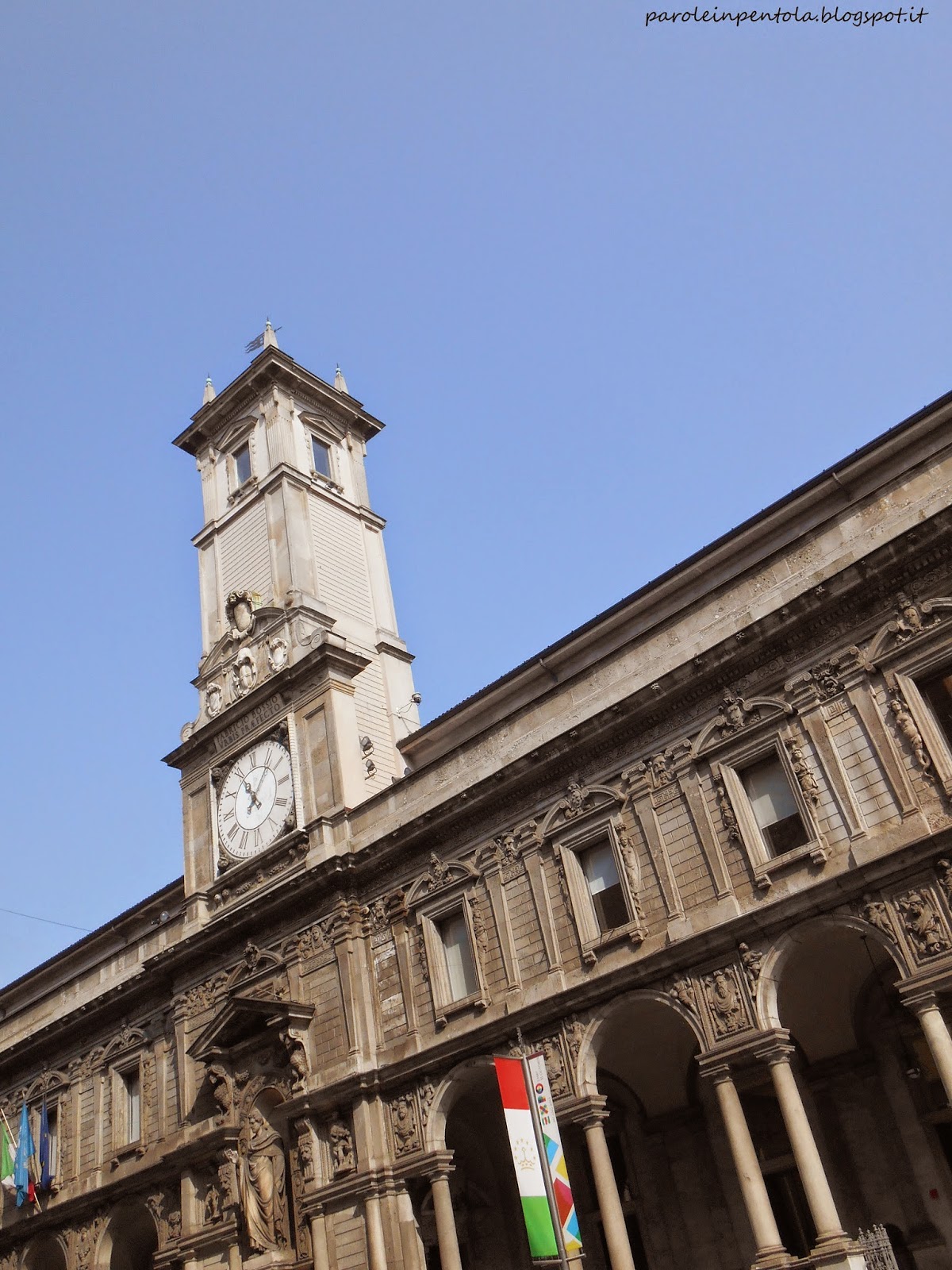 Milano. Piazza dei Mercanti.