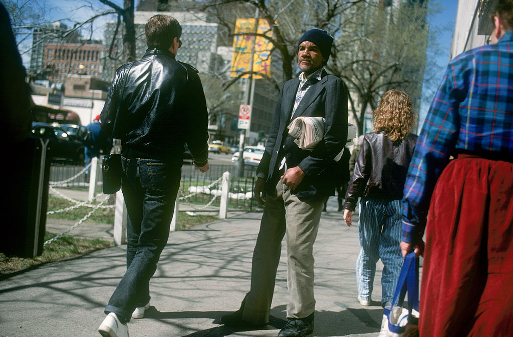 24 Stunning Photographs That Capture Street Scenes of Chicago in the ...