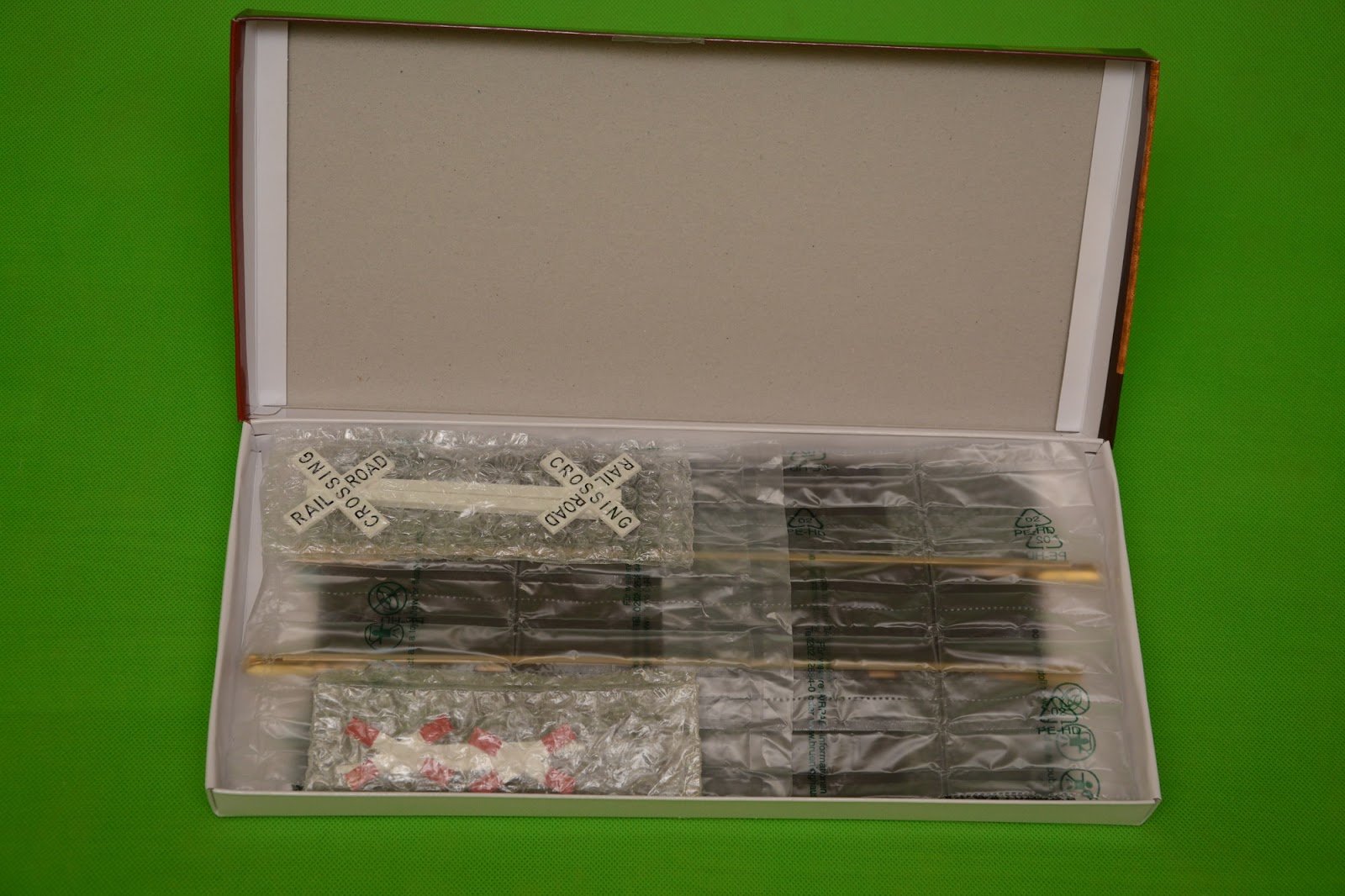 My Miniature Worlds: Piko 35281, G-scale rerailer/grade crossing with track