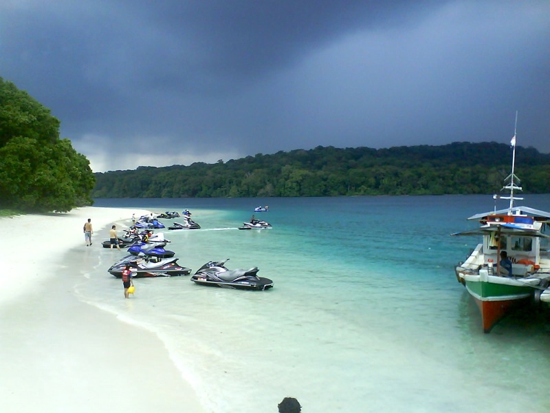 12 Tempat Wisata Bahari Terbaik di Indonesia