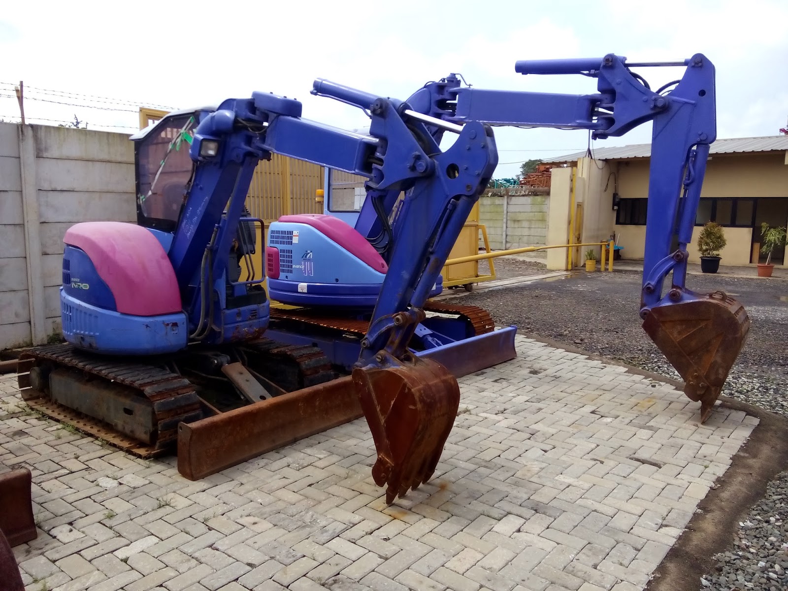 PUSAT ALAT BERAT BEKAS: Februari 2014