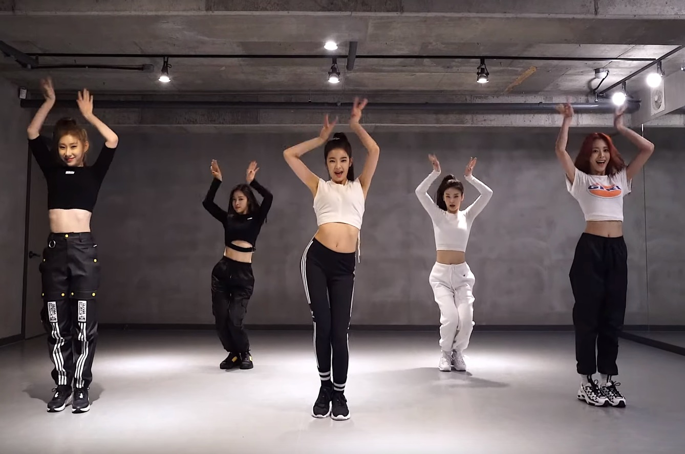 JYPの新人ガールズグループITZY、パフォーマンスに特化したDance Practice動画を公開…K-POPの新しい地平を開く圧倒的な ...
