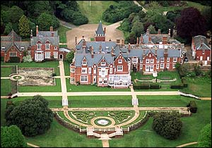 Duques de Cambridge & Sussex: Bagshot Park