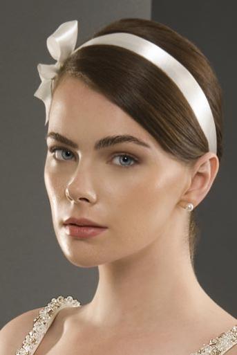 Elegant Wedding Hairstyles With a Ribbon