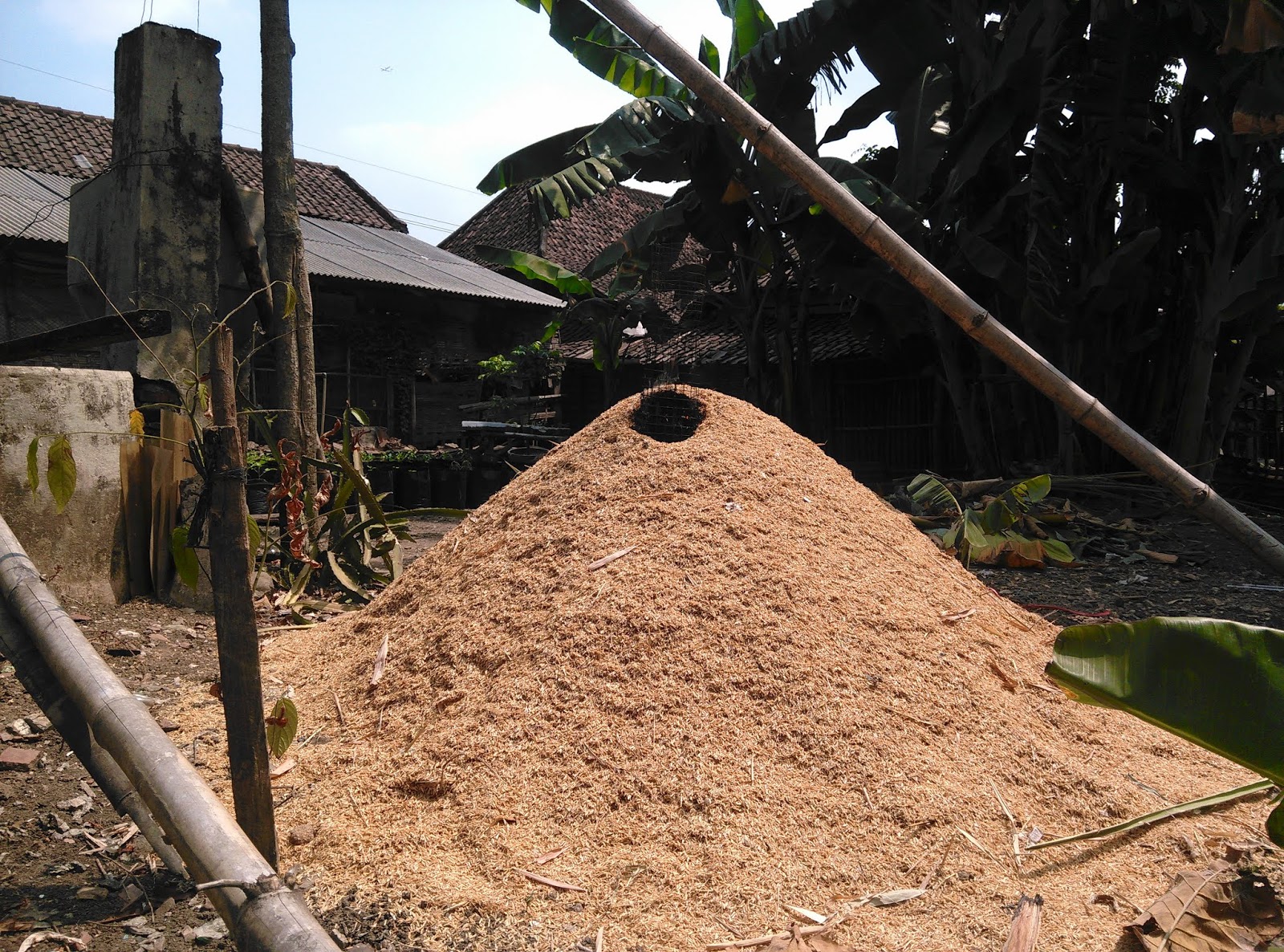 Cara produksi arang sekam atau sekam bakar sendiri