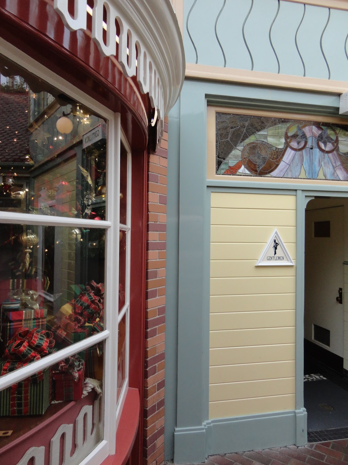 Disneyland: Main Street Crystal Arcade