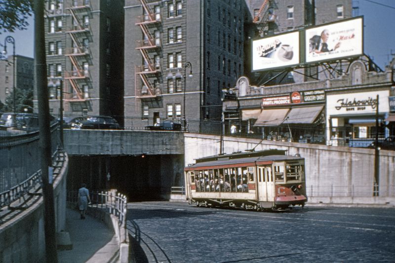 40 Rare Color Photos That Capture NYC Streetcars From Between the 1930s ...