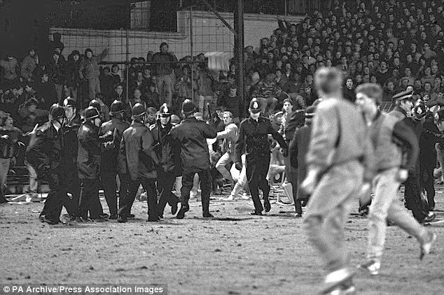 Football Hooligan Pictures: Luton v Millwall 1985 FA Cup (12 pictures)