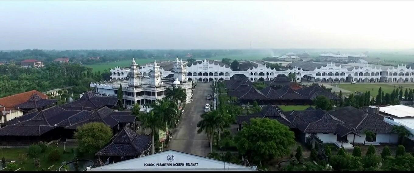 Pesantren Bermanhaj Salaf: Profil Pondok Pesantren Modern Selamat ...