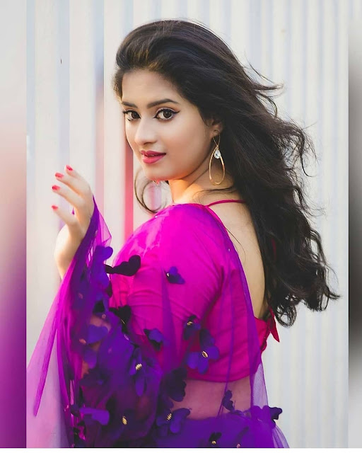 Beautiful Mumbai Girl Wearing Saree - Girl Bombay