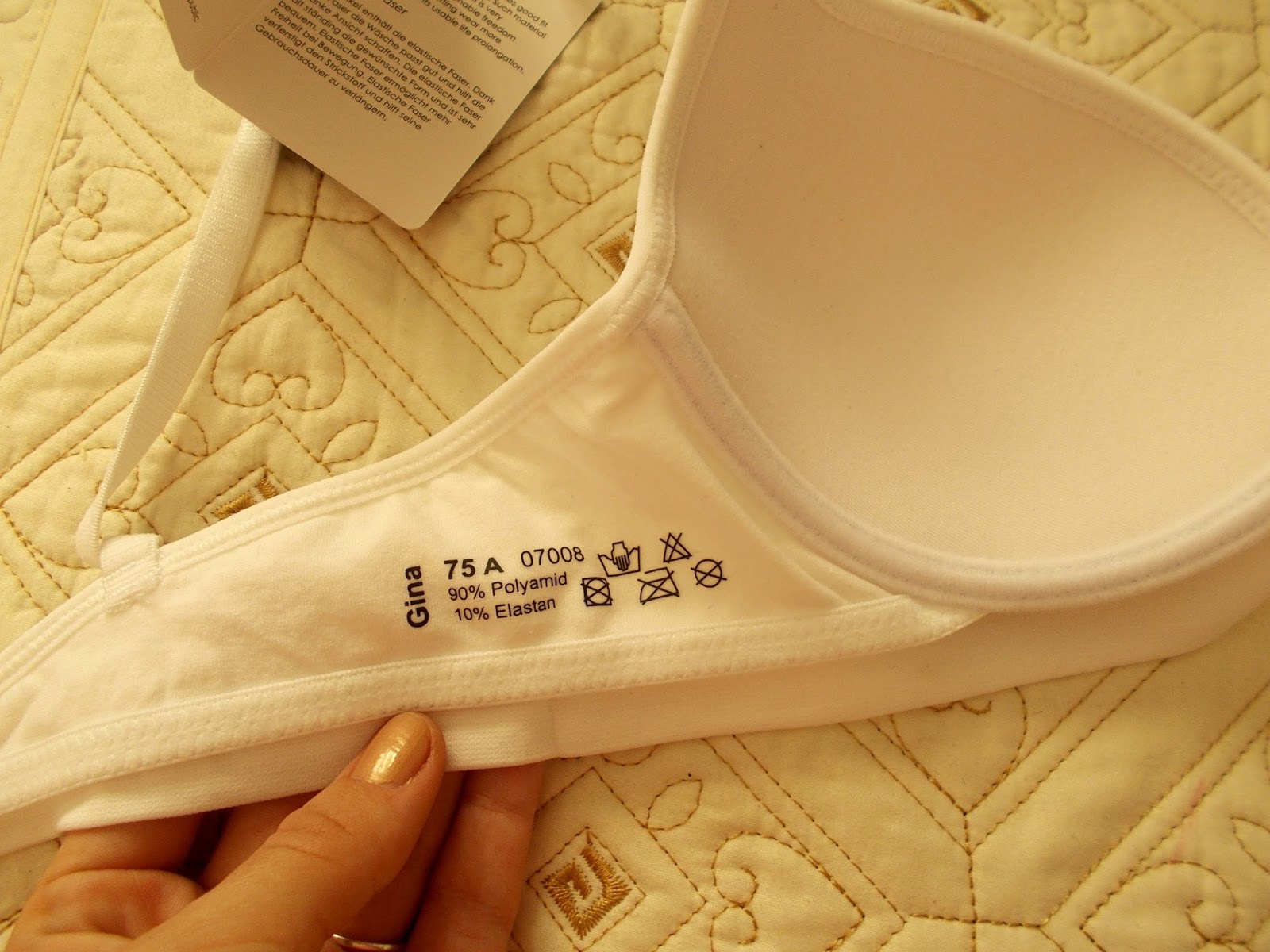 Ebony Vintage: Sutiene minunate de la Astratex.ro