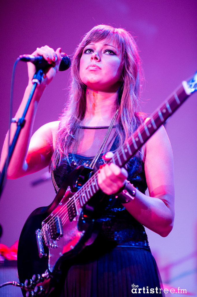 Zona Rock Dan Metal : RUTH RADELET