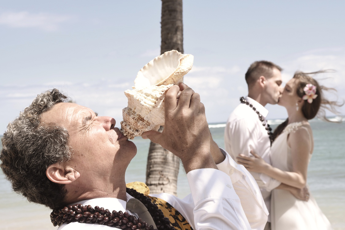 Bridal Dream Hawaii - Wedding Blog: Shell Blowing