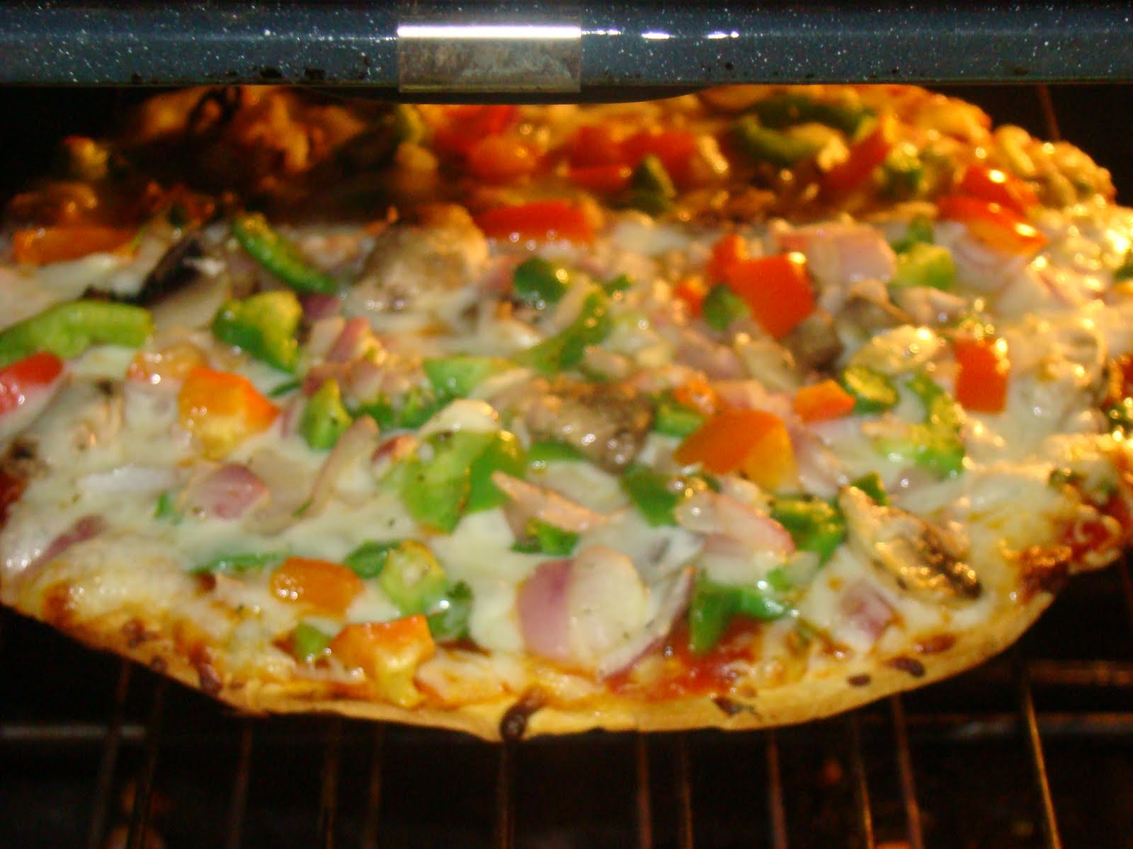 My Favorite Recipes Collection: Homemade Spicy Pizza on Ready made Crust